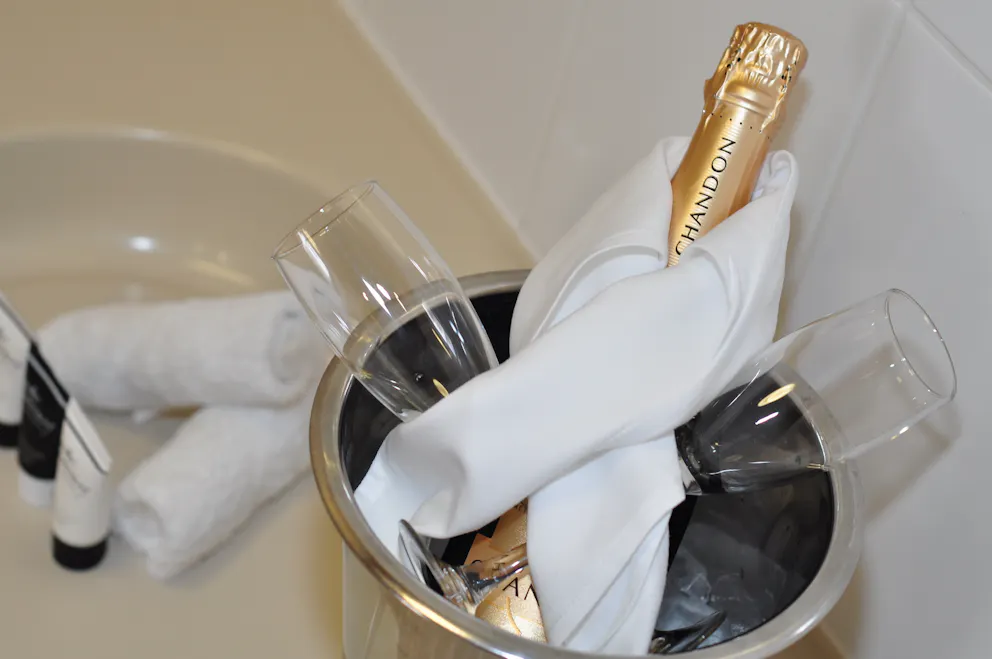 Spa Suites Canberra | Pavilion Hotel Canberra
